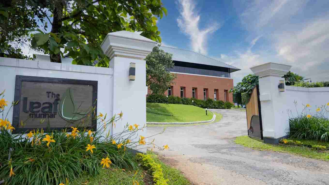 Top 8 Luxurious 4-Star Hotels in Munnar: Your All-in-One Guide